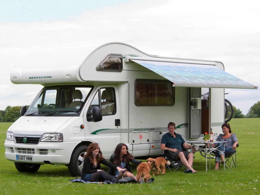 Bessacarr E435 2002 года выпуска. Фото 1. VERcity